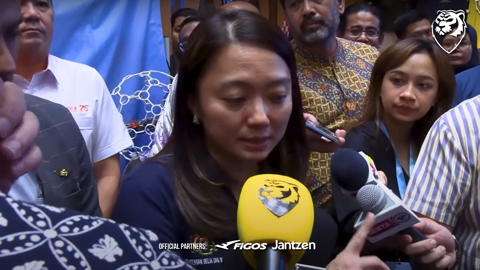 Baju rasmi kontinjen Malaysia untuk perarakan Olimpik cukup elegan ...